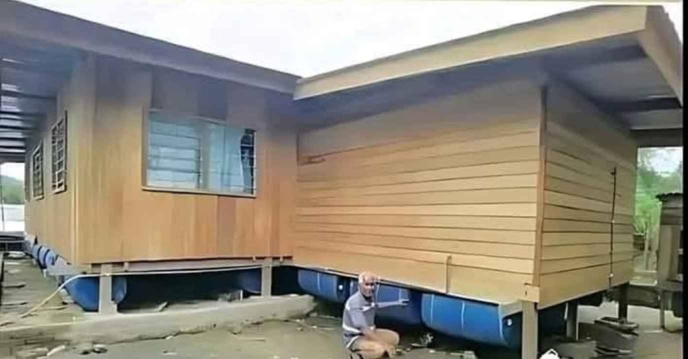 Rumah rakit unik 69 tong dram Pokwe terapung buat kali ketiga pada ...